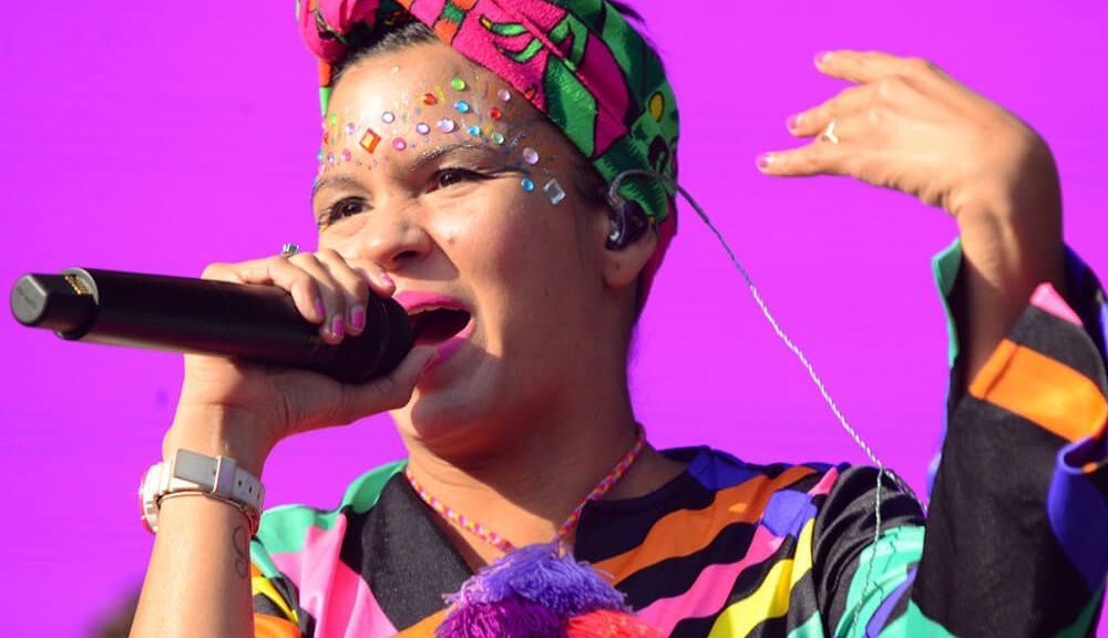 Li Saumet de Bomba Estéreo canta peor que un grillo – Ociolatino.com ...