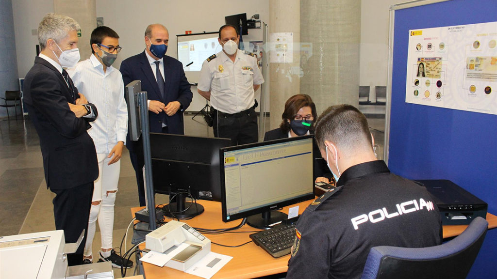 Presentan el Documento Nacional de Identidad (DNI) Europeo que ...