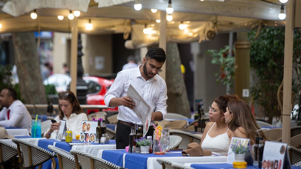 Los inmigrantes concentran más temporalidad, empleo inestable y ...