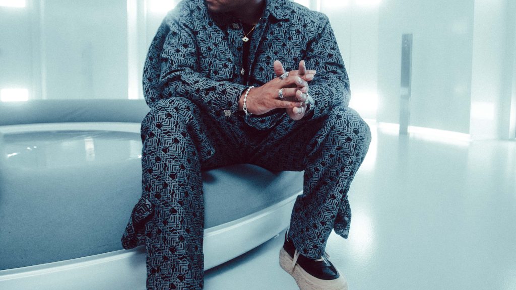 Caleb Calloway se une a Saiko con “Carnet” y la rompe en España ...